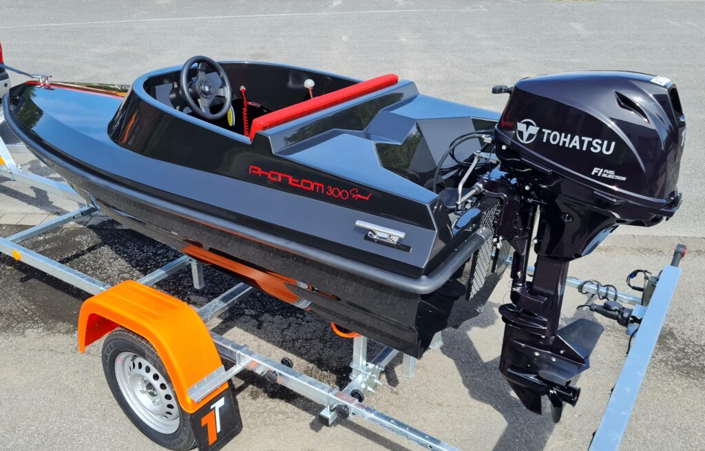 Phantom 300 Speed schwarz - phantom-yachts.de